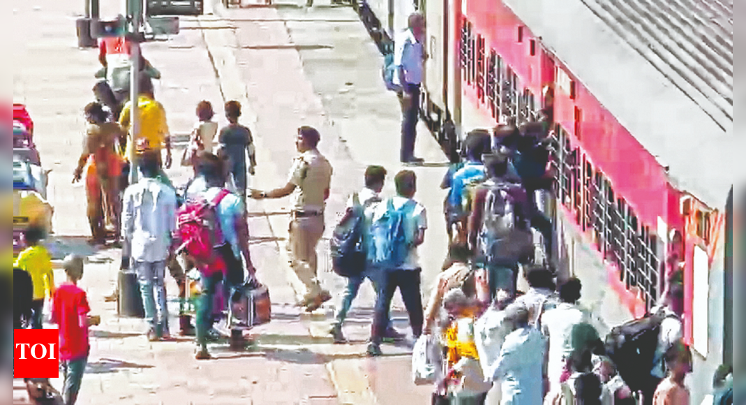 Tough Time For Migrants To Board Trains For Native Places In Up, Bihar ...