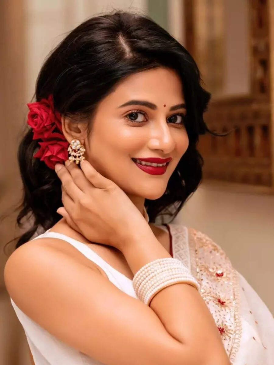 Ushasi Ray redefines elegance in sarees | Times of India