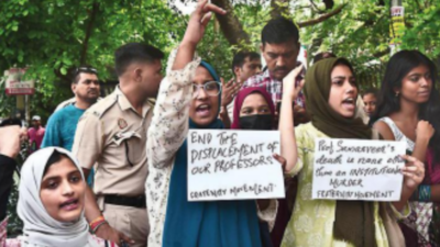 Delhi Protest News: Teachers, students hold protest, say fix ...