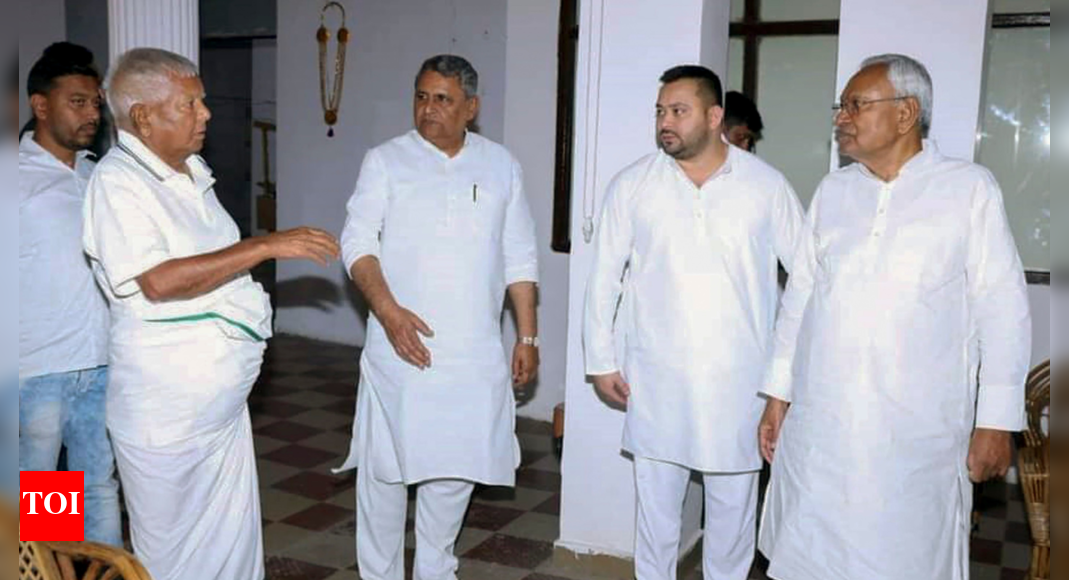 Prasad: Lalu Prasad reaches Patna after 7 months, Nitish Kumar calls on ...