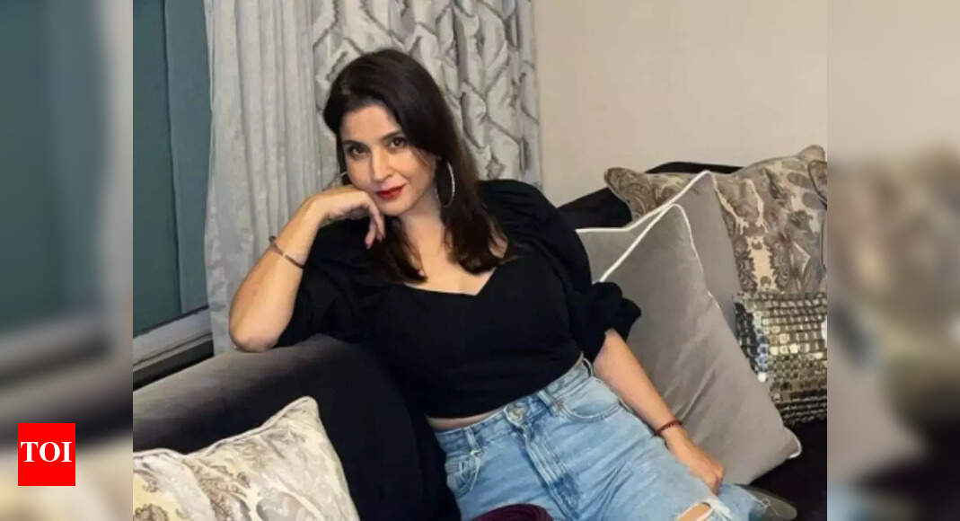 Maheep Kapoor turns 50 today; friends share adorable throwback pics ...