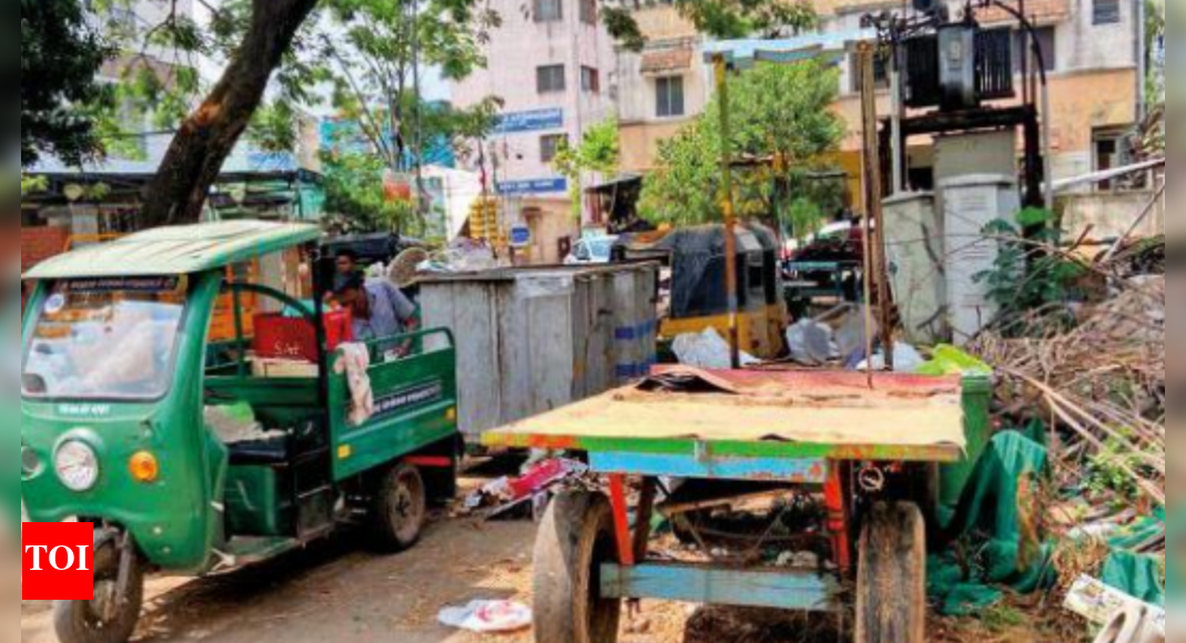 Apartment entrance turns garbage corner in Chennai's Anna Nagar ...
