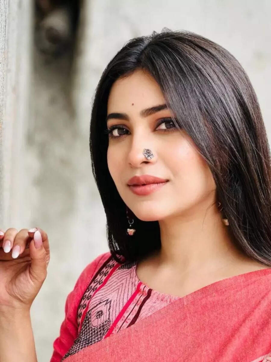 Jasmine Roy is a true beauty in these gorgeous sarees | Times of India