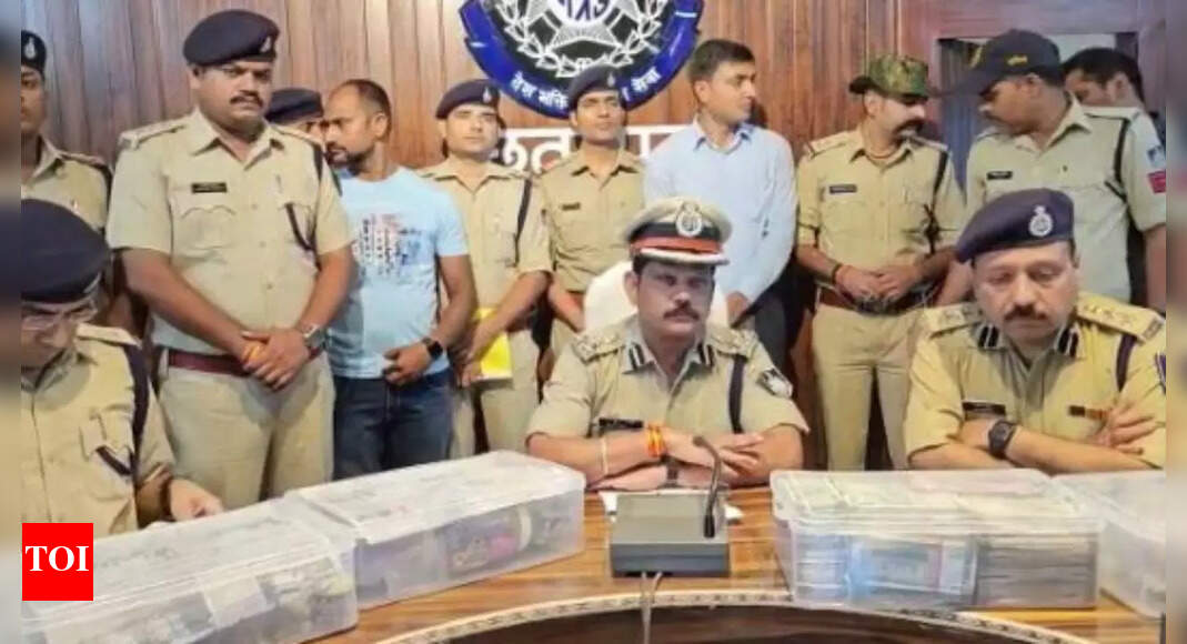 Chhatarpur police cracks robbery case in 12 hours, recovers over Rs 1. ...