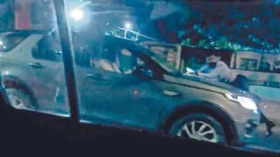 Cab driver dragged on SUV's bonnet for 3km in Delhi | Delhi News - Times of India