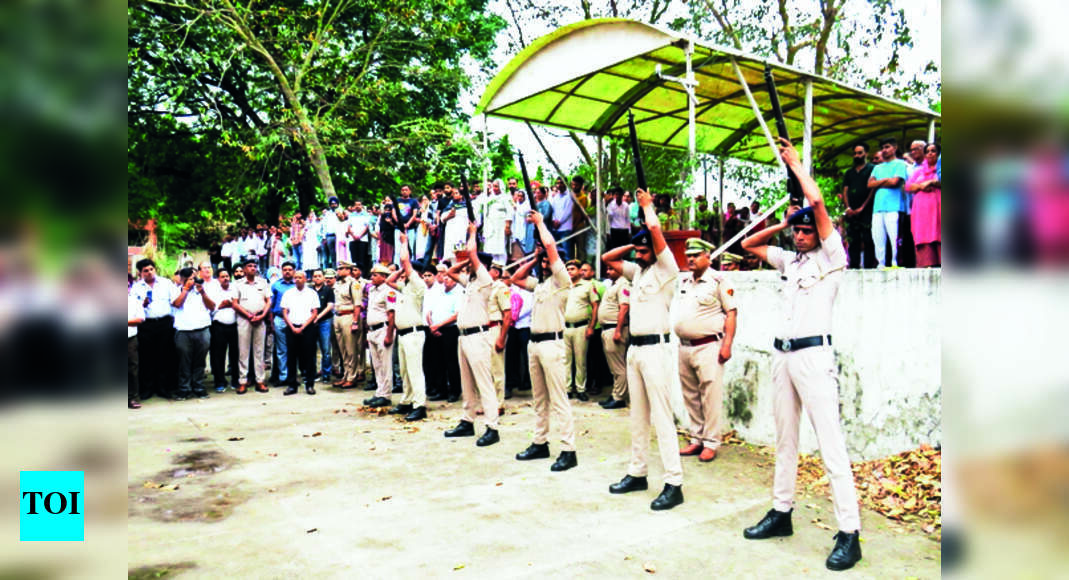 Pkl Police Out In Full Strength For Last Rites Of Woman Sho ...