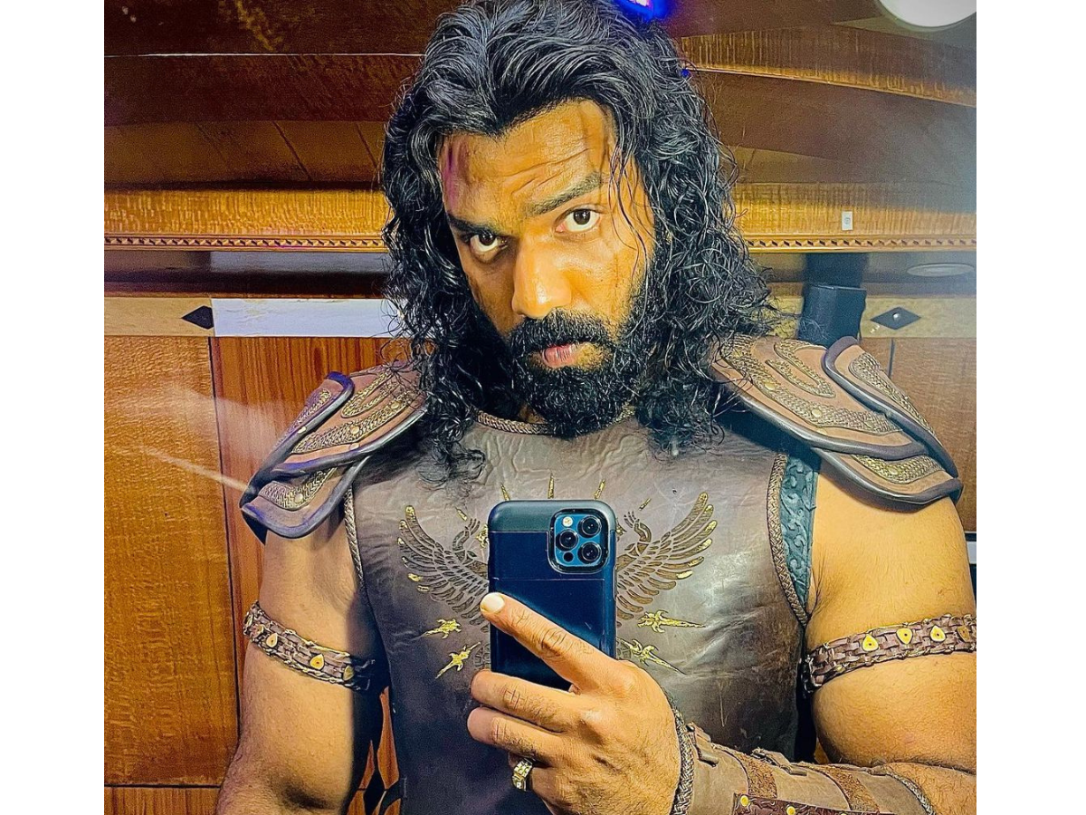 Bharat Raj unveils 'Karkan' from the sets of 'Ponniyin Selvan 2'