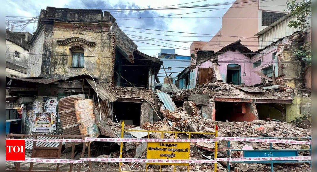 Old building collapses in Chennai | Chennai News - Times of India