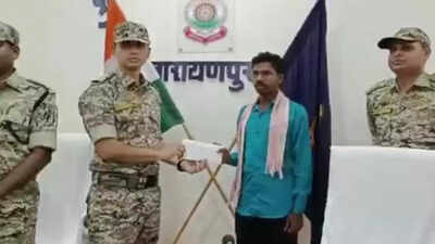 Hardcore Maoist carrying cash reward of Rs 5 lakh surrenders in Chhattisgarh | Raipur News ...