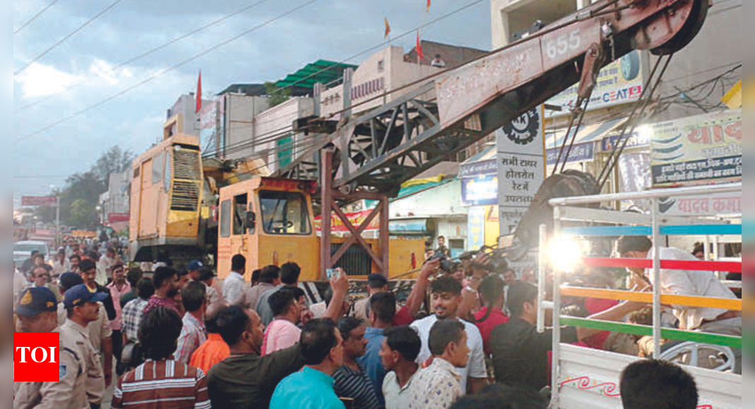 Runaway crane carnage on Indore road; three minors among 4 dead ...