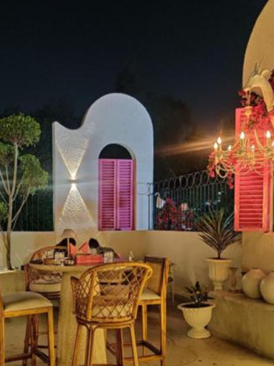 Mini Greece in Delhi: This Cafe in Hauz Khas is The Talk of The Town ...