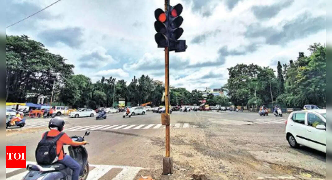 Seeing red: How can Pune improve its traffic signals? | Pune News ...