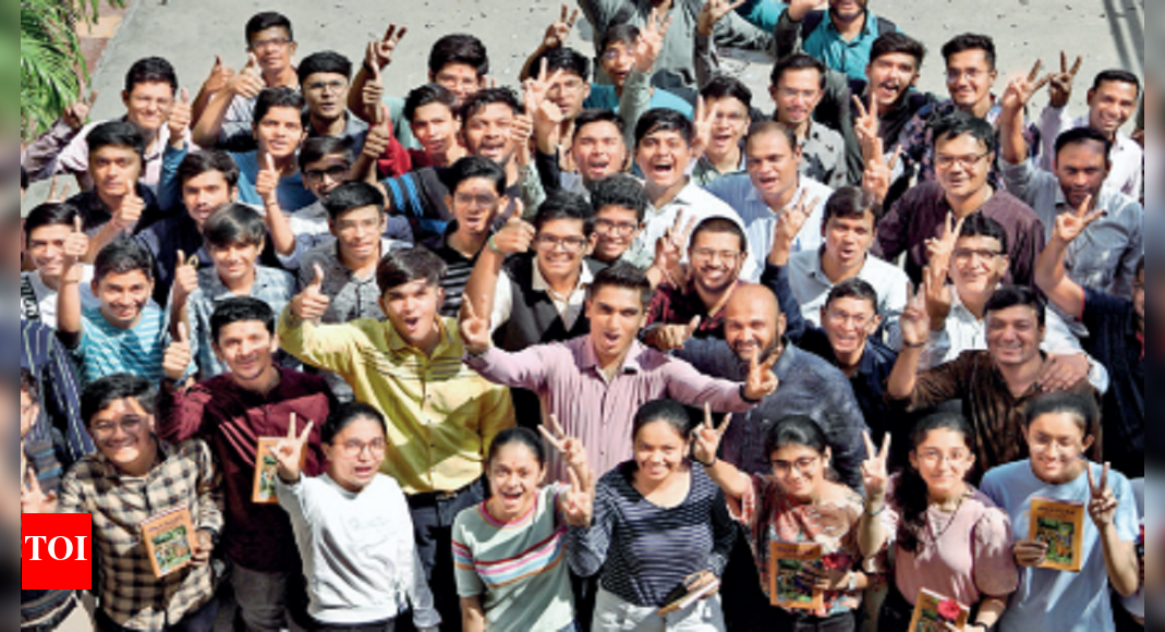 Toppers In Various Subjects Dazzle In Diamond City | Surat News - Times ...