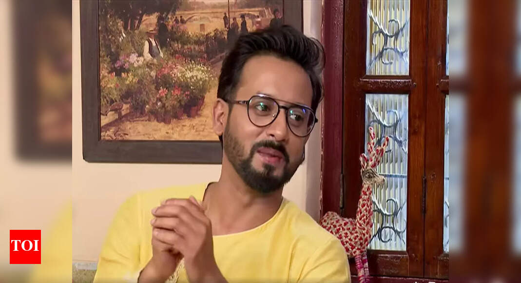 Actor Sourav Saha and his family to feature in Aparajita Adhya hosted game show - Times of India