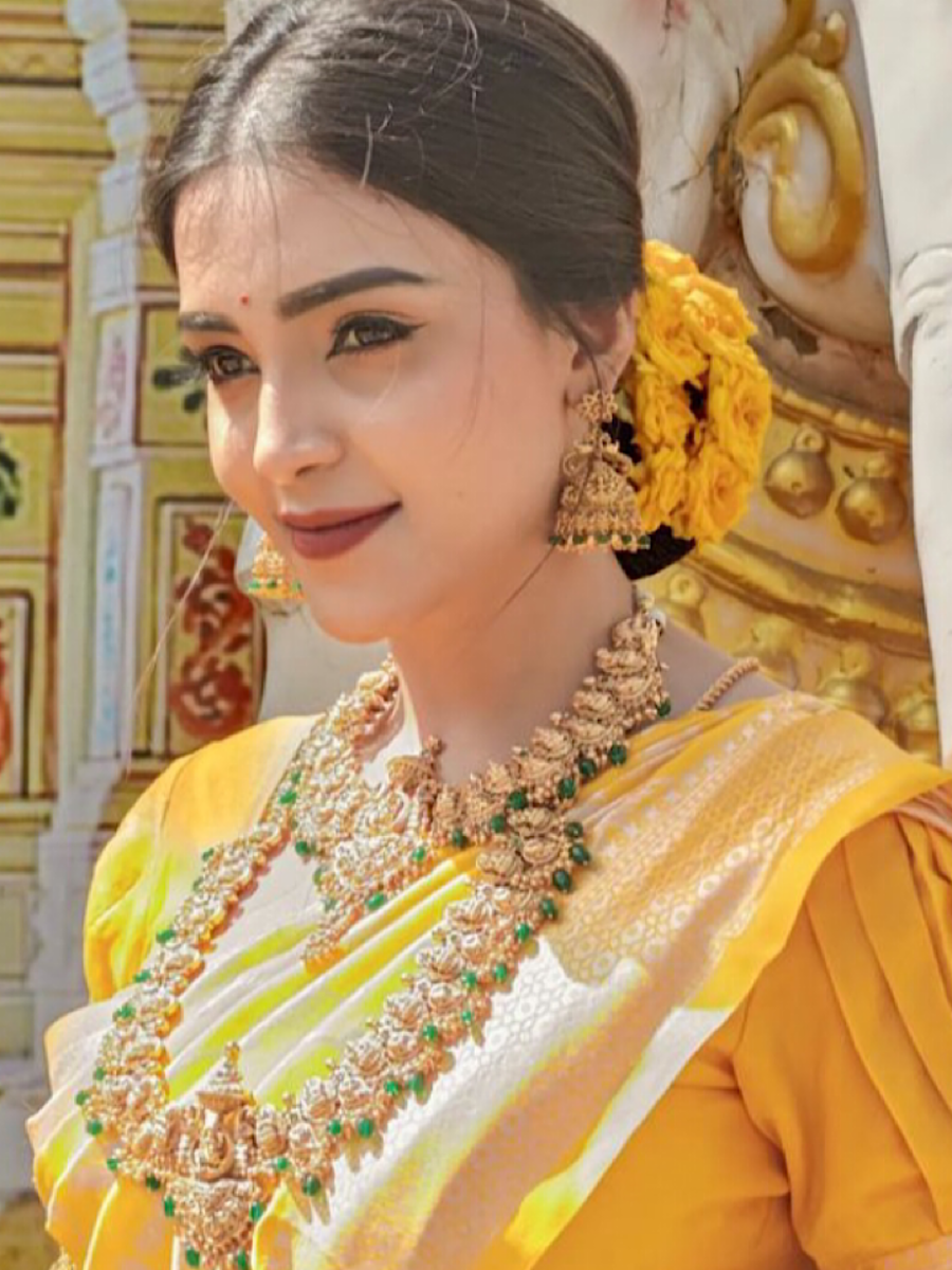 10 amazing saree looks of Dharshana Sripal | Times of India