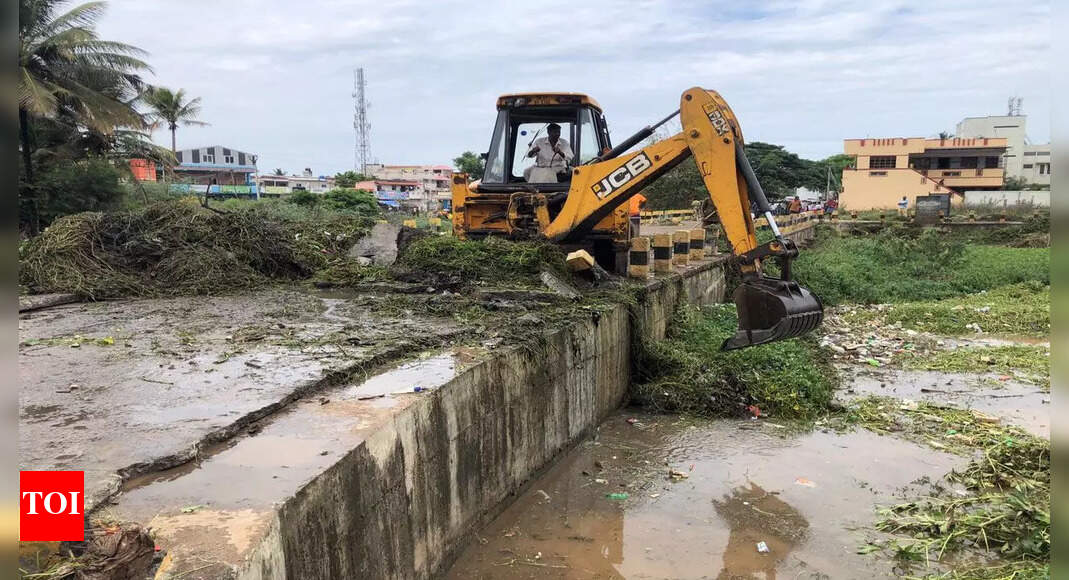 Rains in Coimbatore: Causeway damaged; traffic blocked | Coimbatore ...