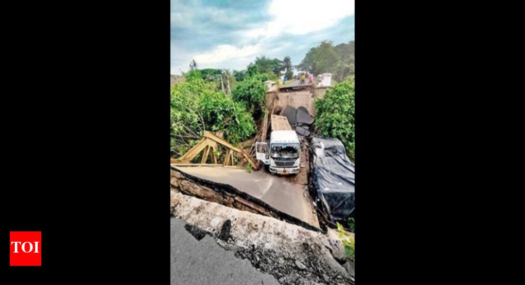 Vehicles plunge into river as bridge collapses in Andhra Pradesh ...