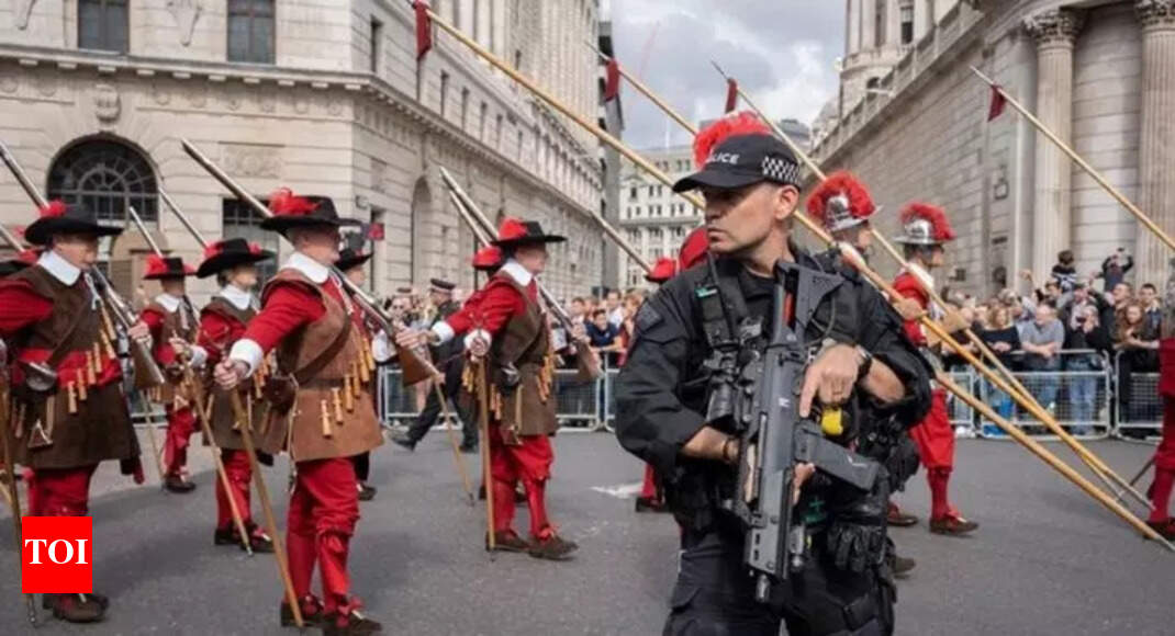 Security of 11,500 cops and soldiers to guard King Charles at the ...