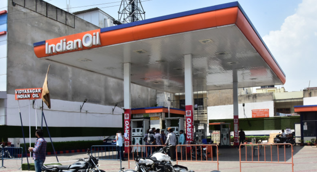 Indian Oil commits to investing Rs 54,000 crore in projects including a ...