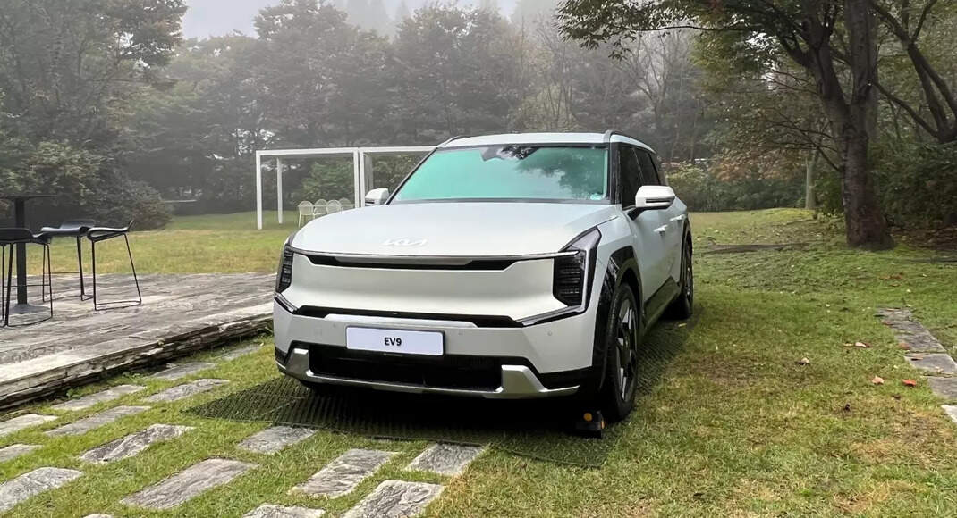 Kia Corp unveils three small to mid-sized EVs to widen its appeal | TOI ...