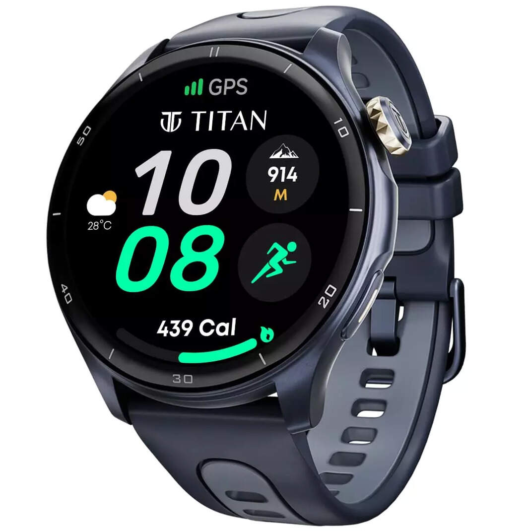 Compare Titan Celestor Smartwatch vs Titan Evoke 2.0 - Titan Celestor ...