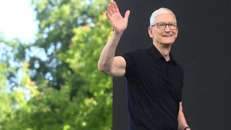 Tim Cook Holds 'Constructive' Talks With EU Tech Chief Over Siri AI ...