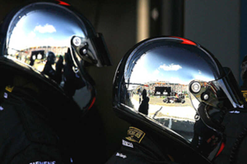 Helmet Send Crash Reports: A helmet that can send SOS on crash