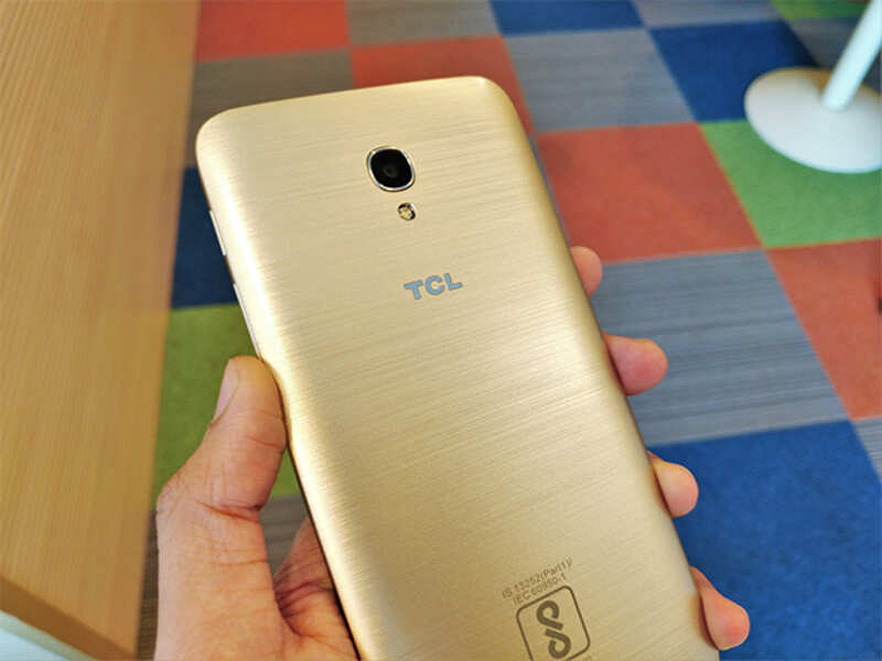 TCL 560 Review: VoLTE 4G with a slim profile