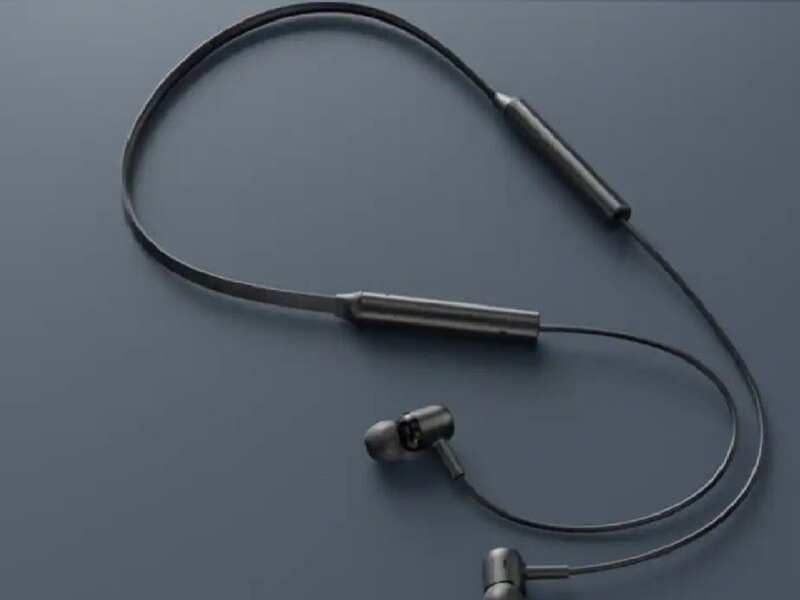 Bluetooth Earphones With Neckband Design And A Really Long Battery Life