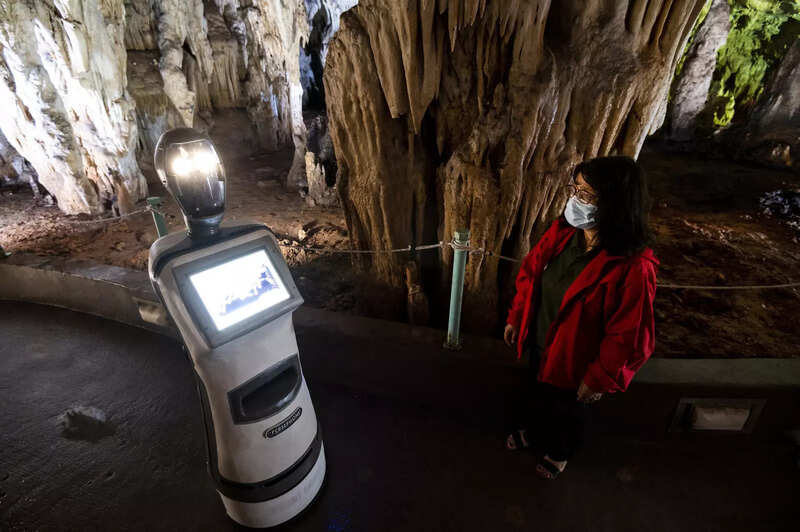 Robot Tour Guide: Meet the world's first robot tour guide