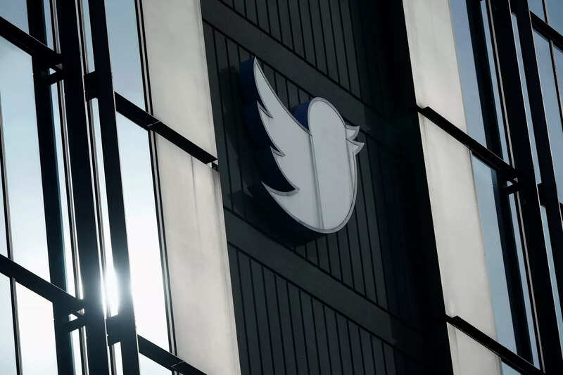 Here's how to pin direct messages on Twitter