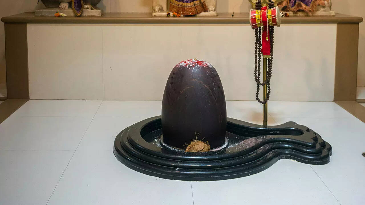 Which Side Should Shiva Lingam Face