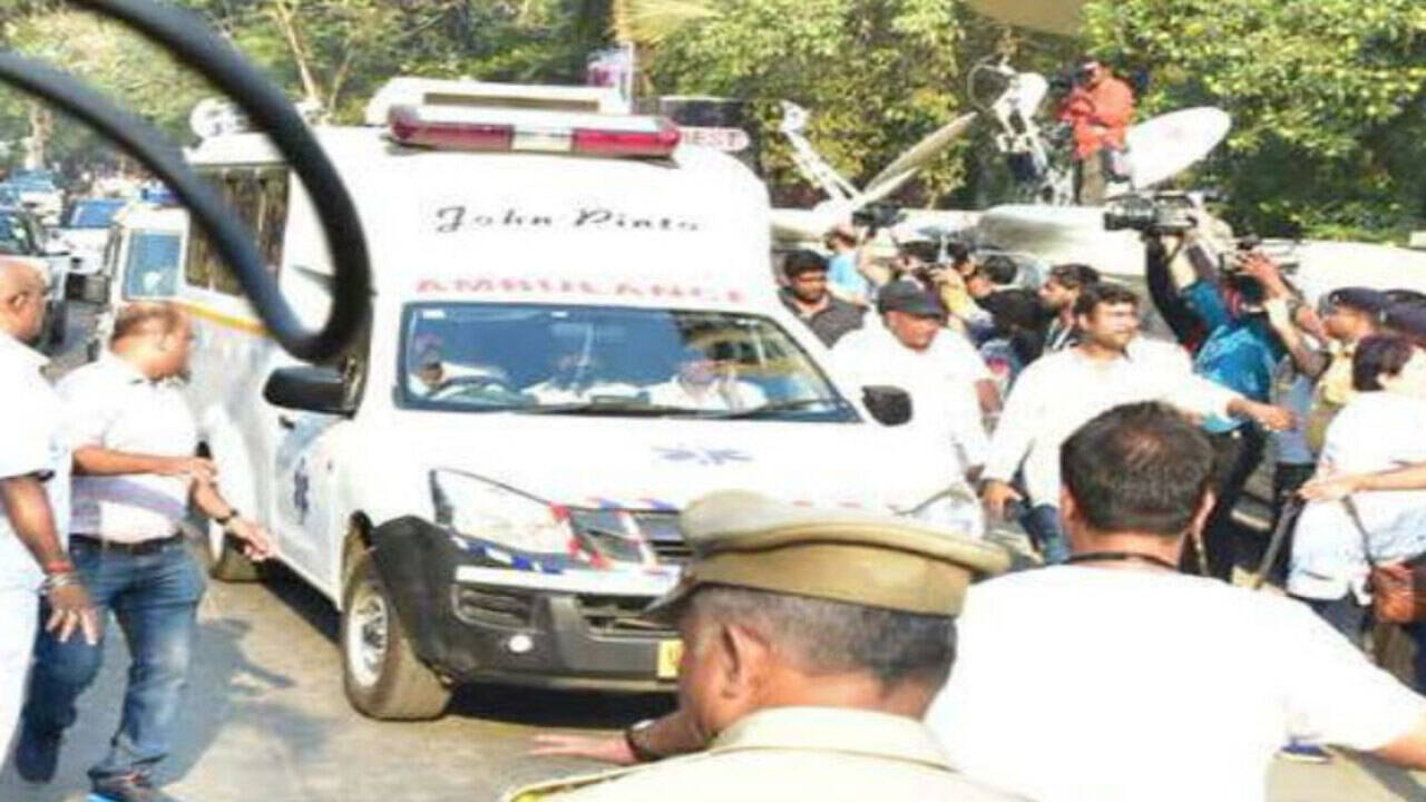 Shahid Azmi Funeral Sridevi's Last Journey: Shah Rukh Khan Pays Homage