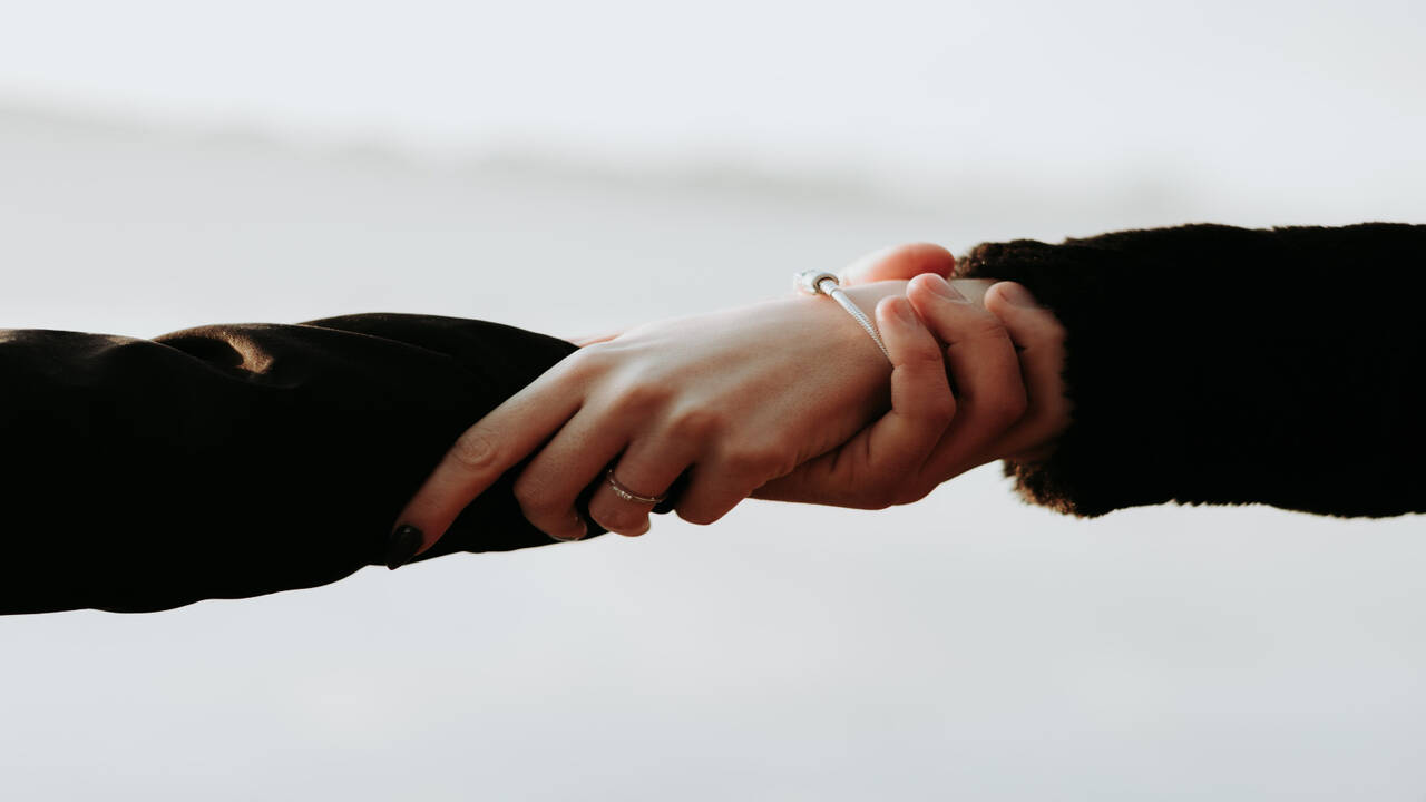 Is Holding Hands A Sign Of Love In Infoupdate