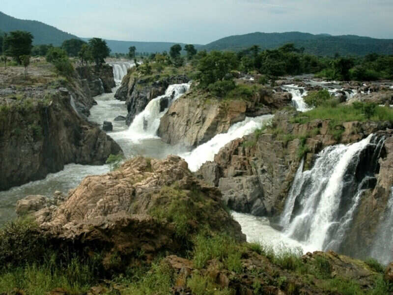 Gorgeous waterfalls around Chennai for a perfect weekend vacation ...